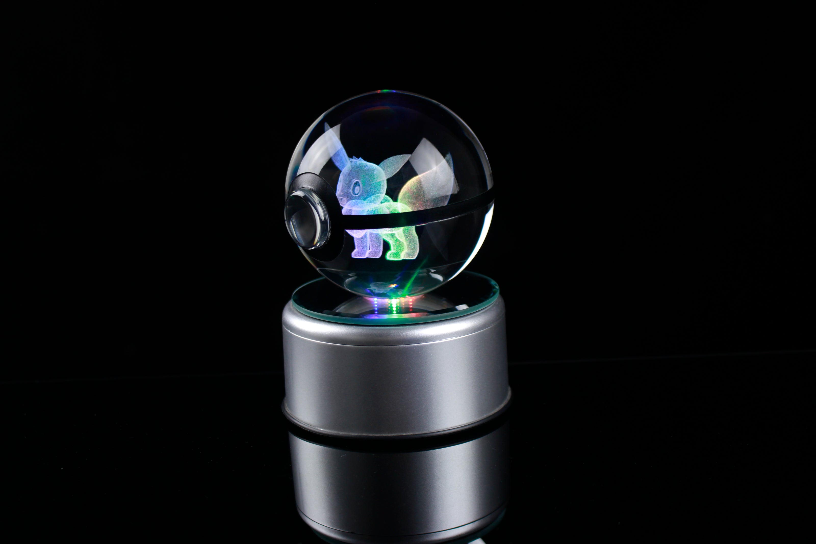 Eevee Large Crystal Pokeball