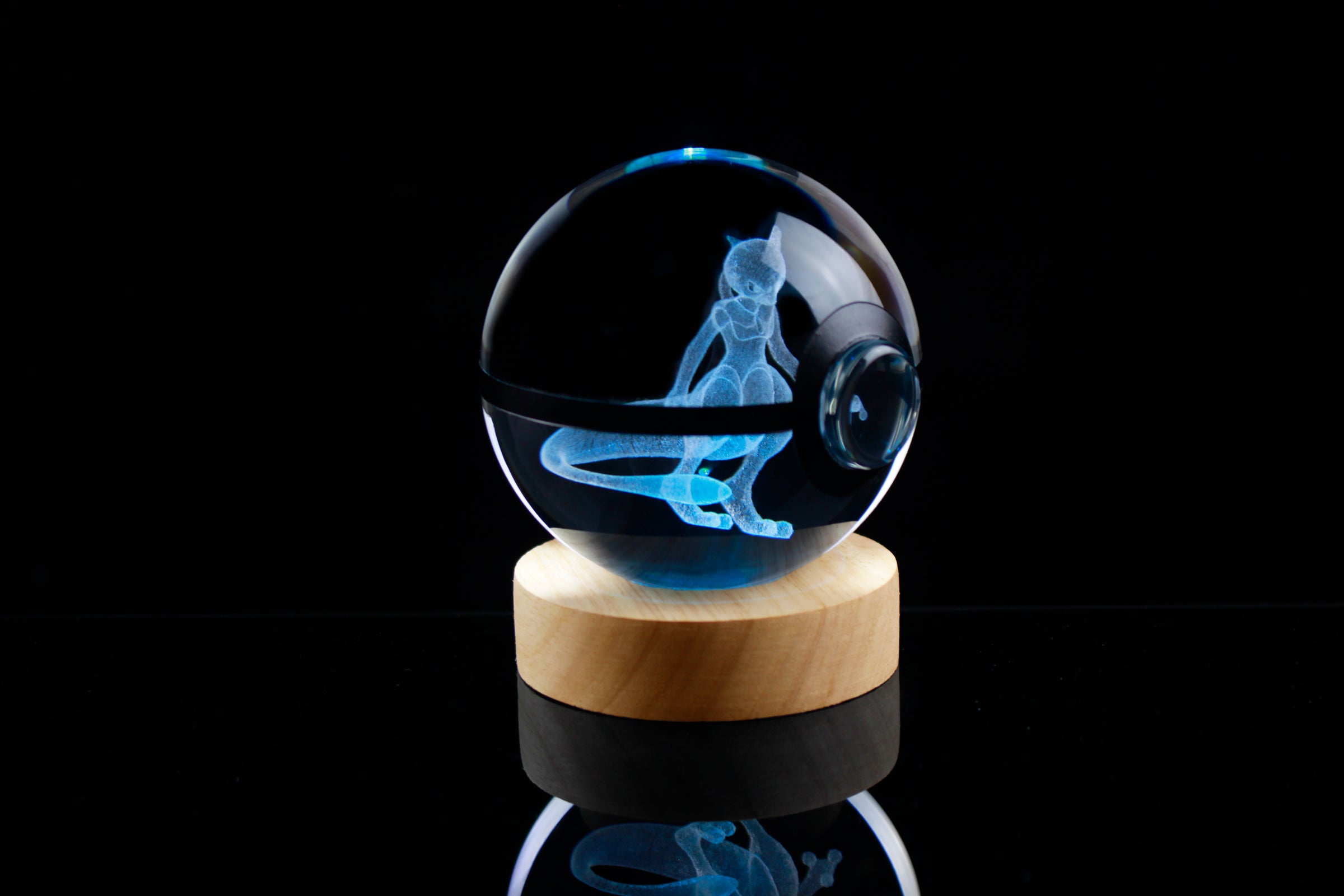 Mewtwo Large Crystal Pokeball