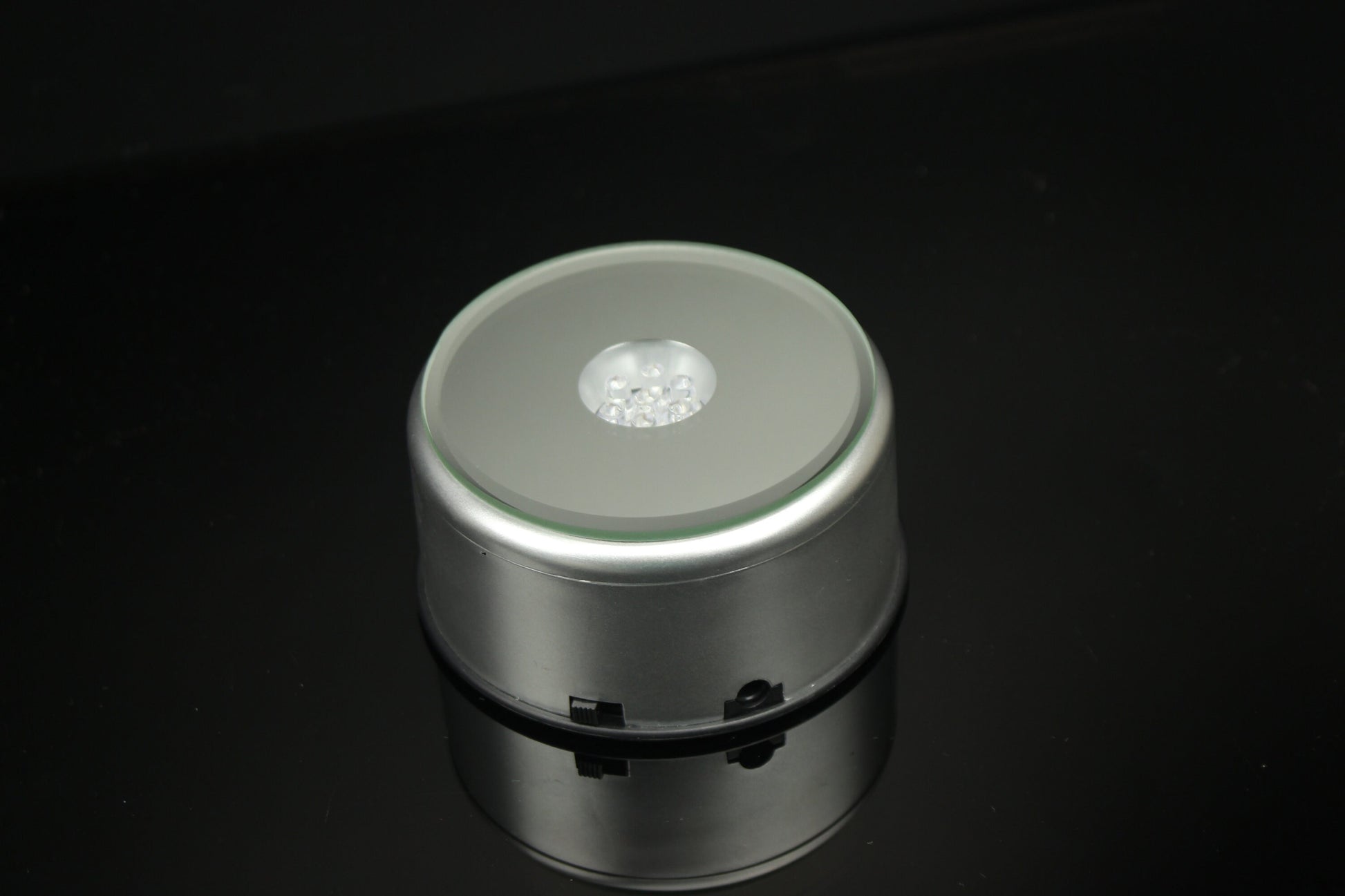 Rotating LED Base With USB (Several Colors) – GlowingPokeballs