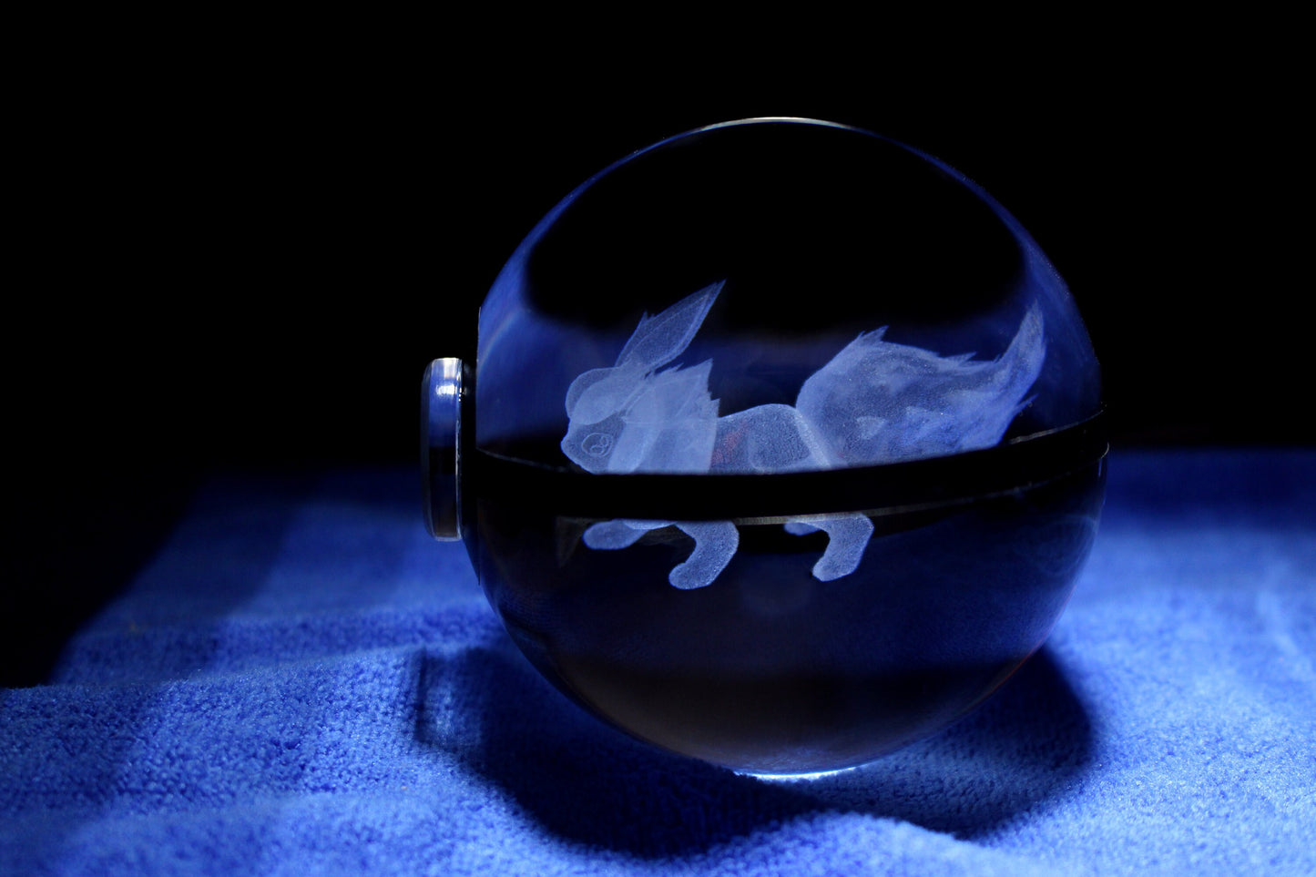 Flareon Large Crystal Pokeball – GlowingPokeballs