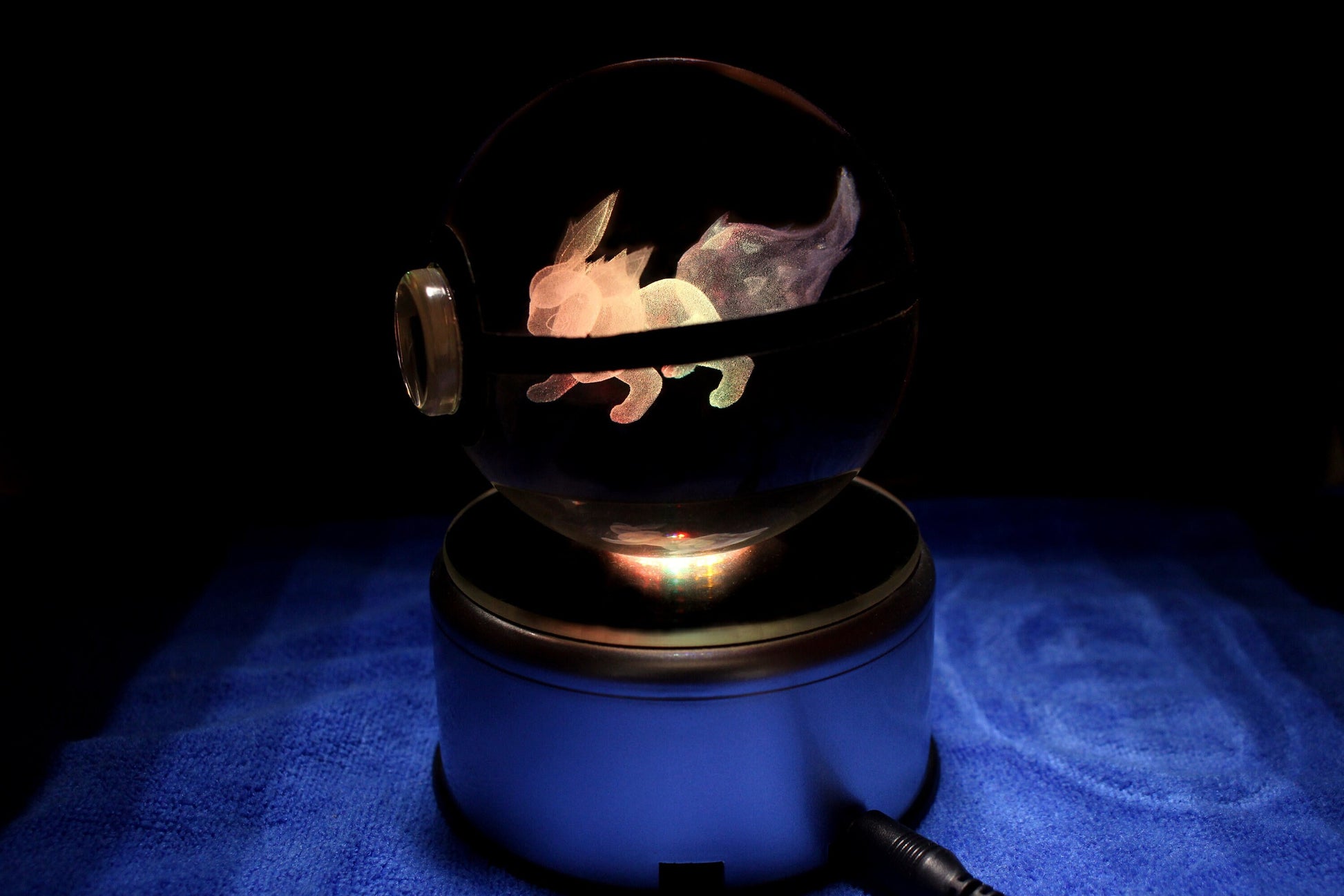 Flareon Large Crystal Pokeball – GlowingPokeballs
